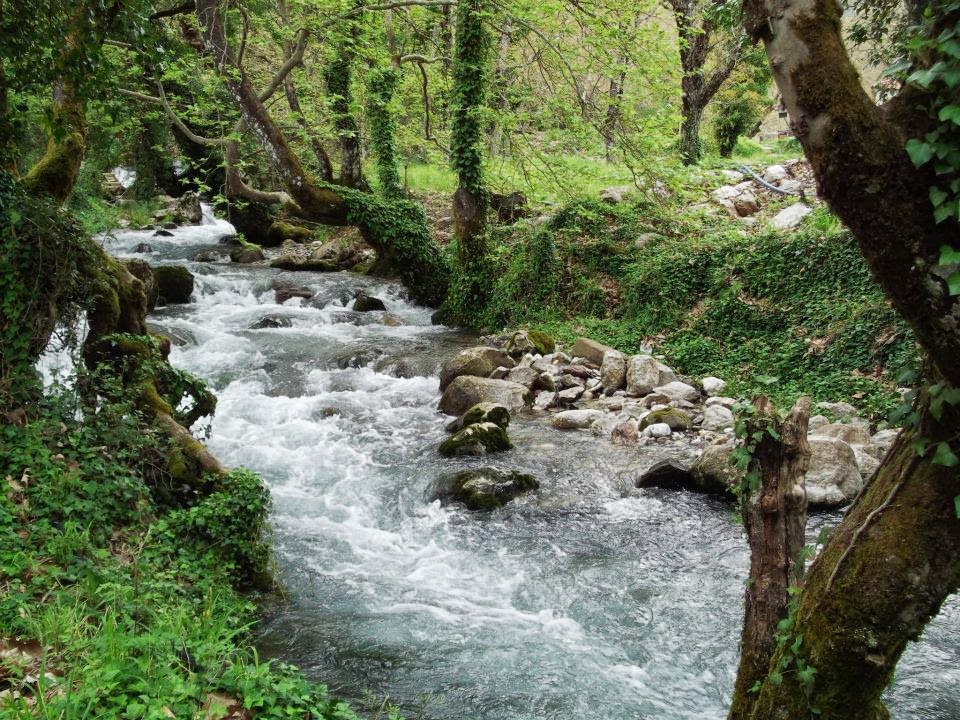 Néda: une rivière entre cascades, gorges et temples ou une nymphe qui a ...