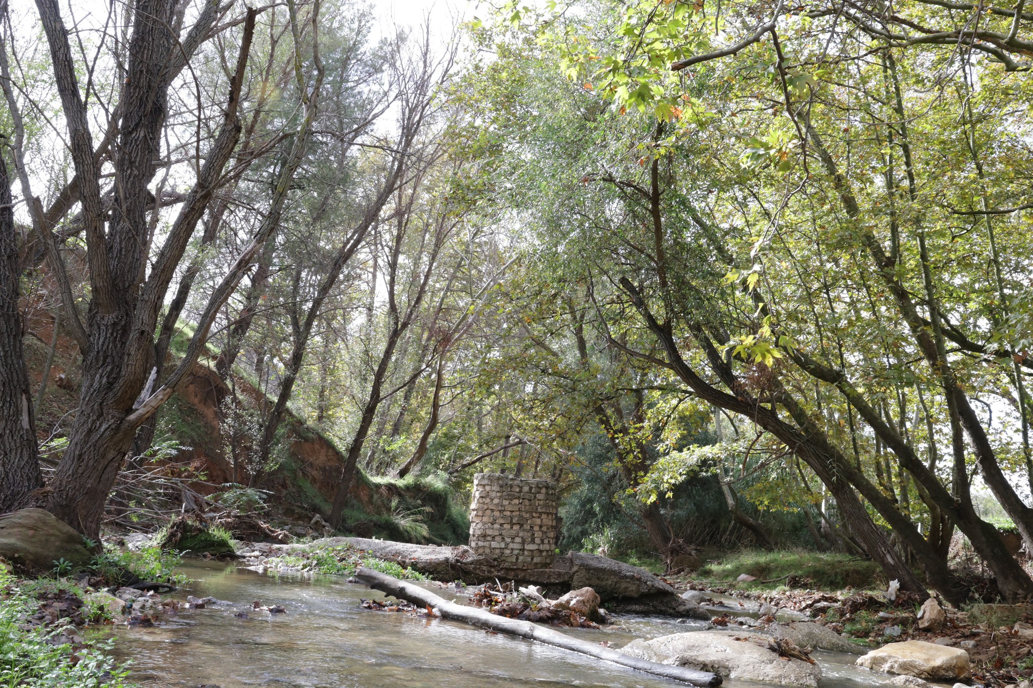 L'aqueduc d'Hadrien d’Athènes | Un rare monument romain, voire une ...