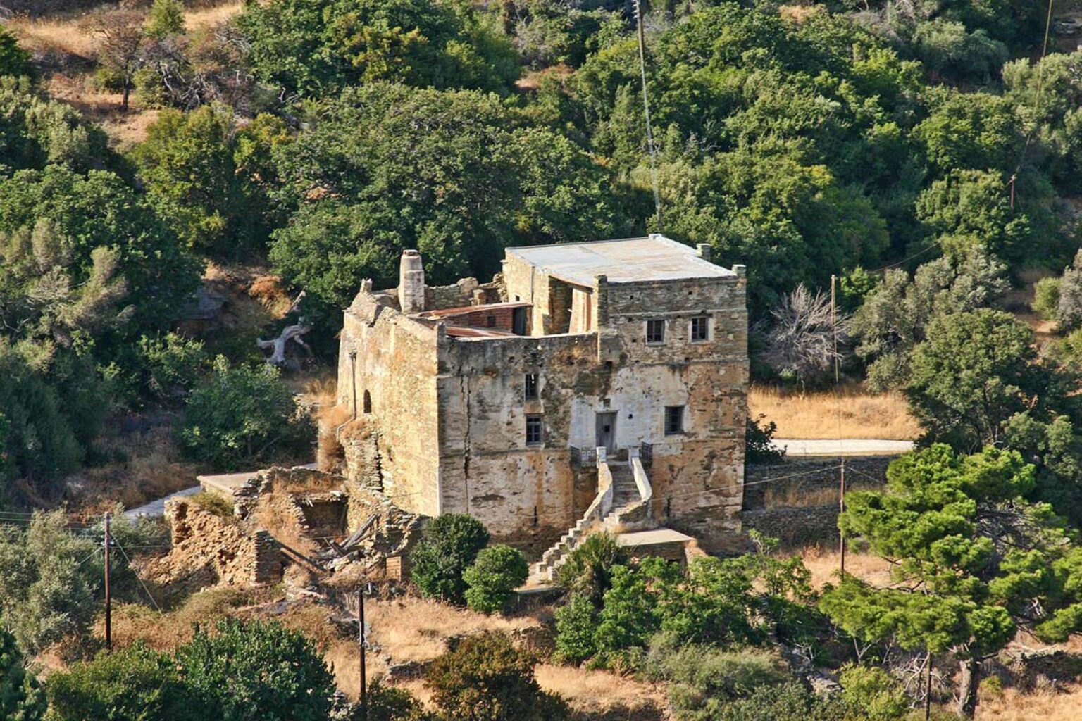 Andros, une île de culture et d'art avec une riche tradition maritime ...